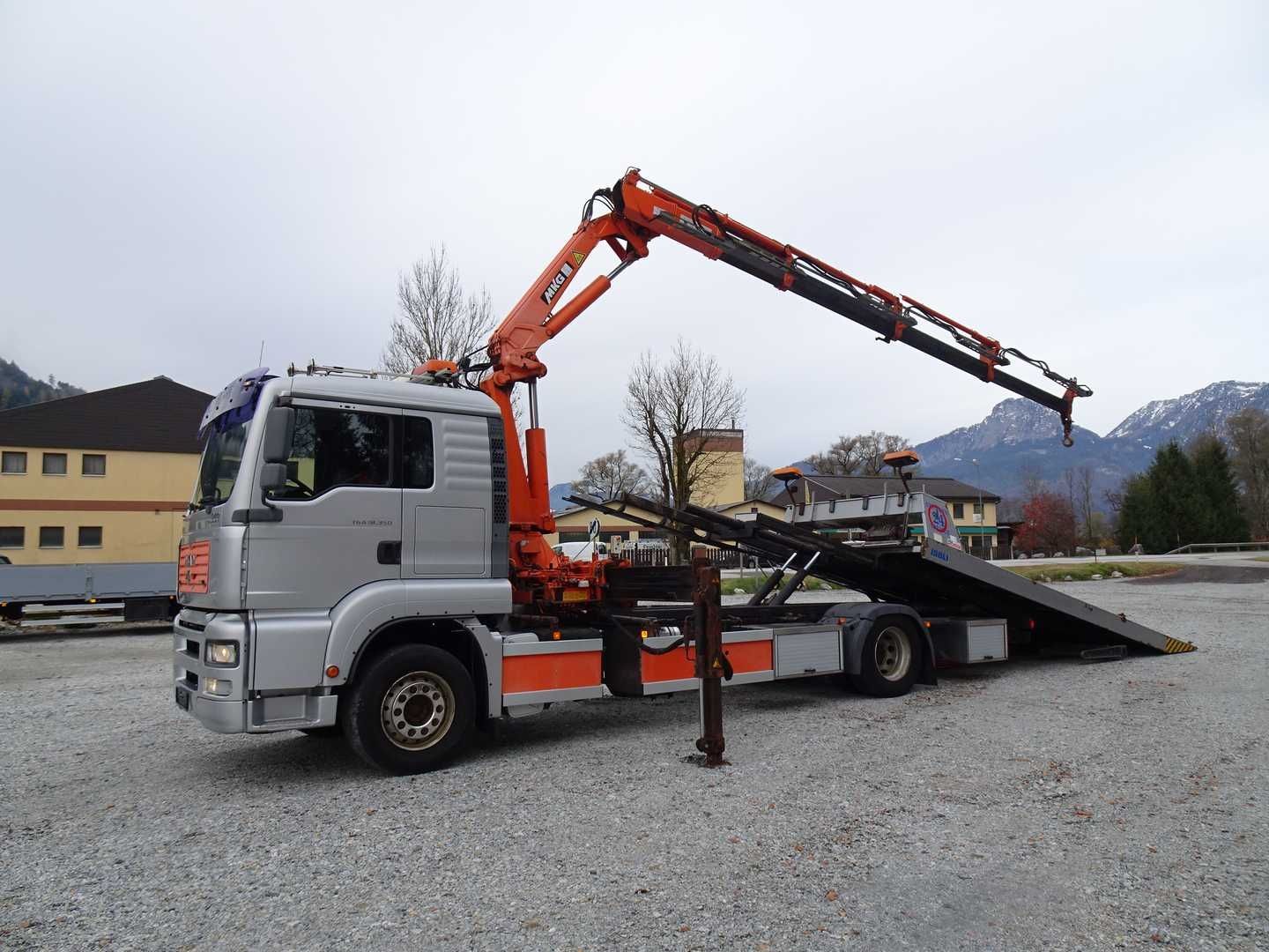 Abschleppwagen mit Kran LKW MAN TGA 18.350 4x2 BL