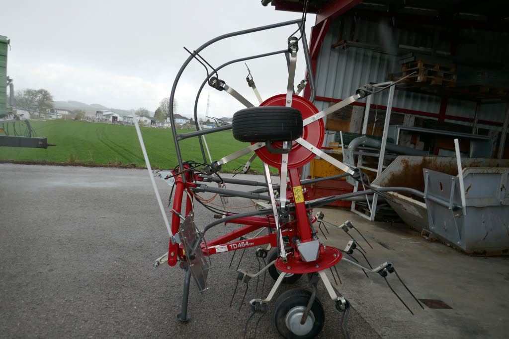 Landmaschinen Versteigerung | Massey Ferguson MF TD 454DN Heuwender